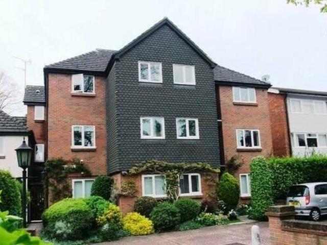 2 bedroom flat for rent in Rowlatt Court Hillside Road AL1
