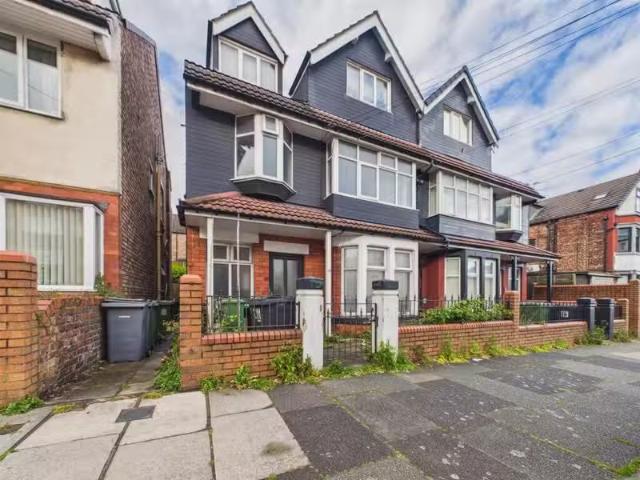 2 bedroom flat for rent in Rowson Street Wallasey, CH45