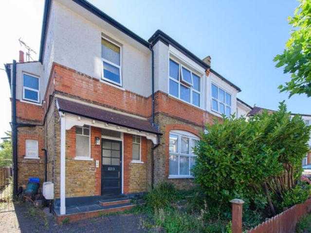 2 bedroom flat for rent in Rowsley Avenue, Hendon, London, NW4