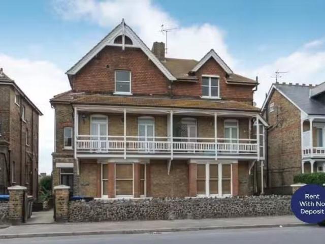 2 bedroom flat for rent in Roxburgh Road, Westgate on Sea, Ken.
