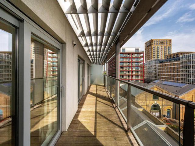 2 bedroom flat for rent in Royal Carriage Mews, Woolwich, London, SE18