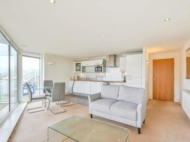 2 Bedroom Flat For Rent In Royal Docks, London