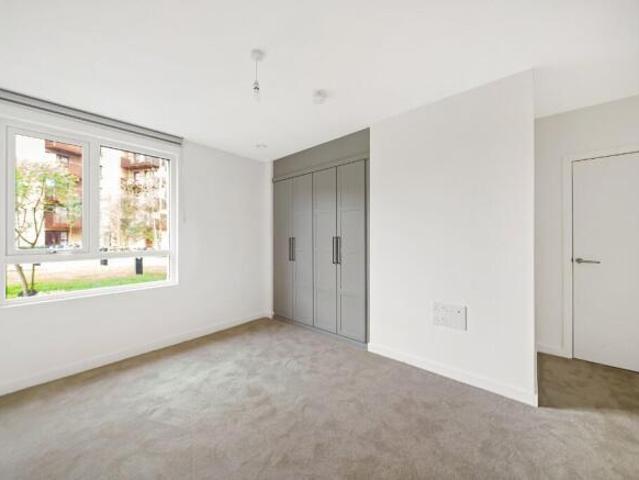 2 bedroom flat for rent in Royal Gateway, London, W3