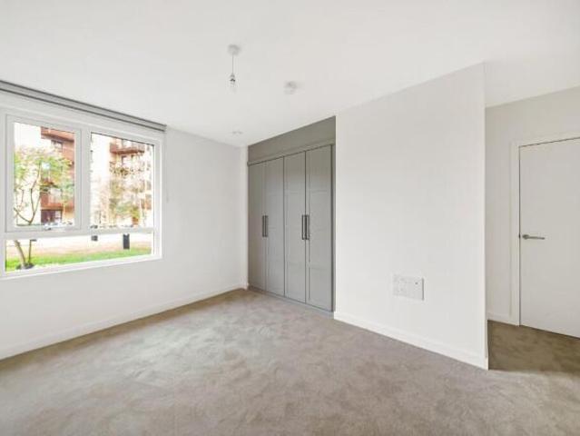 2 bedroom flat for rent in Royal Gateway, London, W3