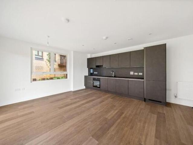 2 bedroom flat for rent in Royal Gateway, London, W3