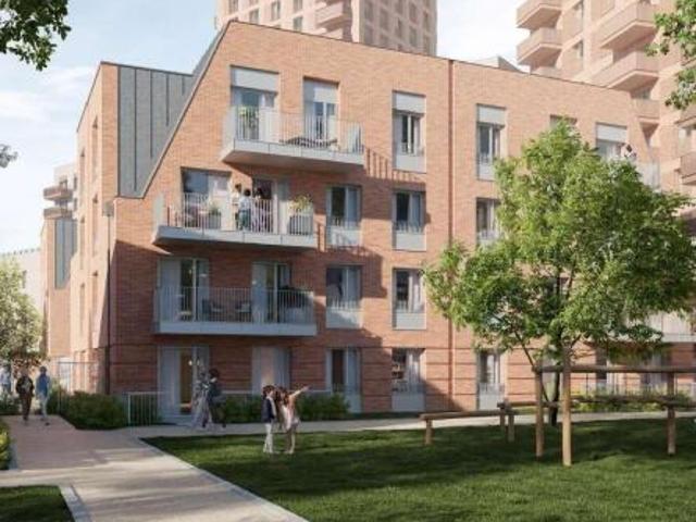 2 bedroom flat for rent in Royal Gateway, London, W3