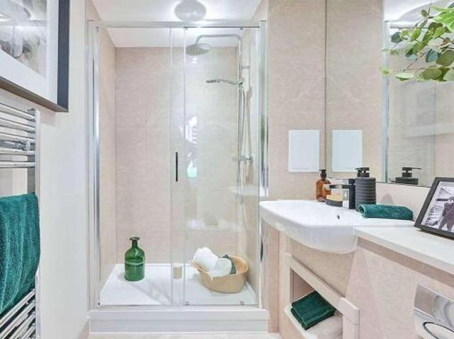 2 bedroom flat for rent in Royal Gateway, London, W3