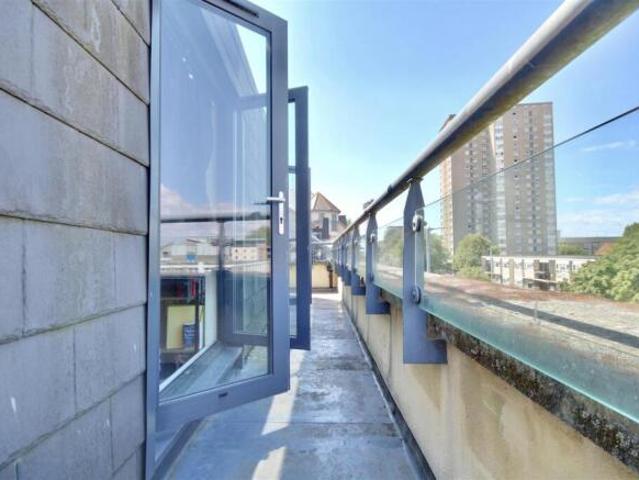 2 bedroom flat for rent in Royal Oak Court, Queen Street, Portsmouth, PO1