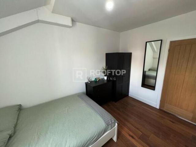2 bedroom flat for rent in Royal Park Road, Leeds, LS6