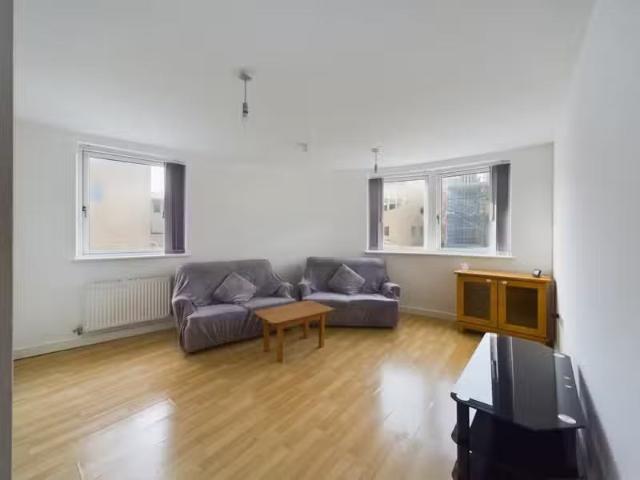 2 bedroom flat for rent in Royal Quay, Liverpool, L3