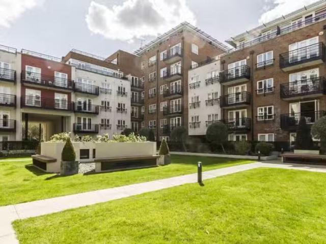 2 bedroom flat for rent in Royal Quarter, Falmouth House, KT2