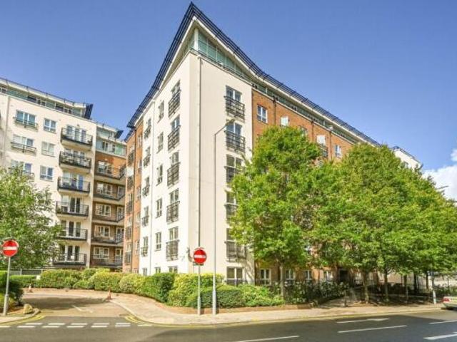 2 bedroom flat for rent in Royal Quarter, Kingston, upon Thames, KT2