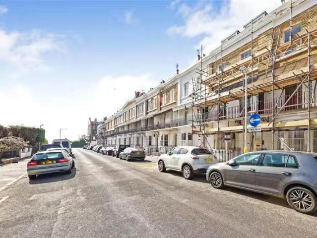 2 bedroom flat for rent in Royal Road, Ramsgate, CT11