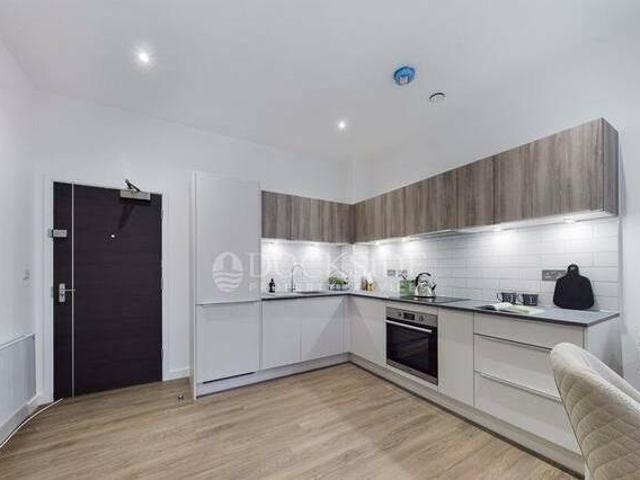 2 bedroom flat for rent in Royal Sovereign House Chatham Maritime ME4