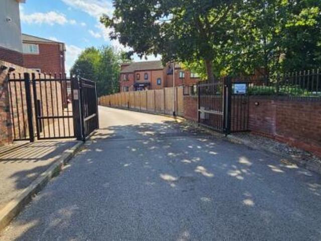 2 bedroom flat for rent in Royle Green Road, Manchester, M22