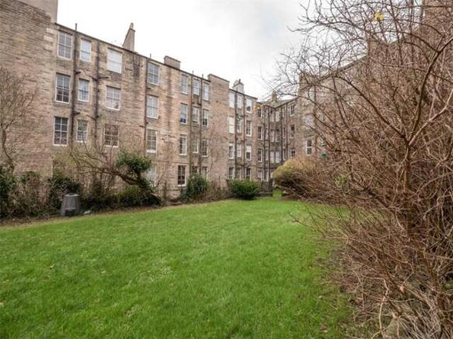 2 bedroom flat for rent in Royston Terrace, Edinburgh, EH3
