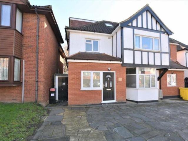 2 bedroom flat for rent in Rundell Crescent, Hendon, NW4