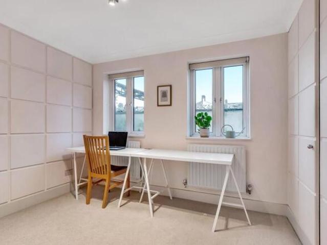 2 bedroom flat for rent in Rubens Place, Clapham, SW4