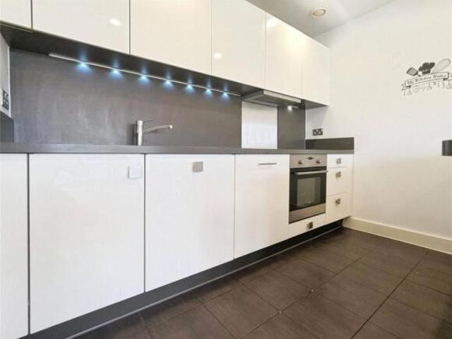 2 bedroom flat for rent in Rushley Way, Reading, Berkshire, RG2