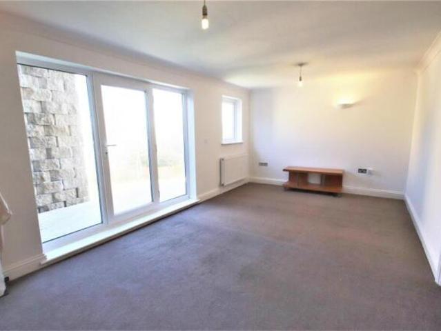 2 bedroom flat for rent in Ruskin Road, Belvedere, DA17