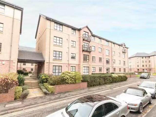 2 bedroom flat for rent in Russell Gardens, Edinburgh, EH12