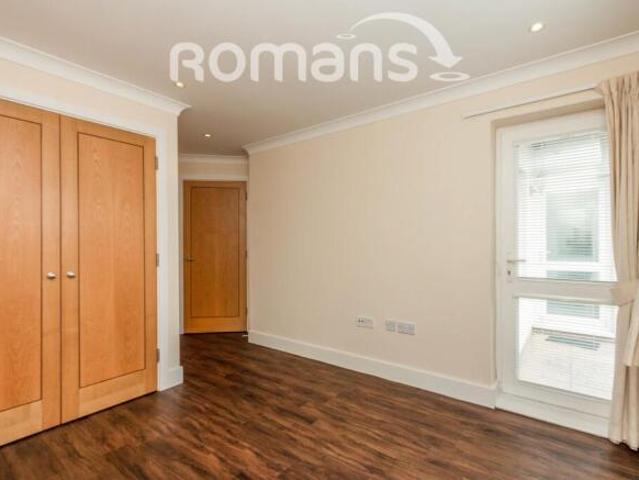 2 bedroom flat for rent in Russell Road, Basingstoke, RG21