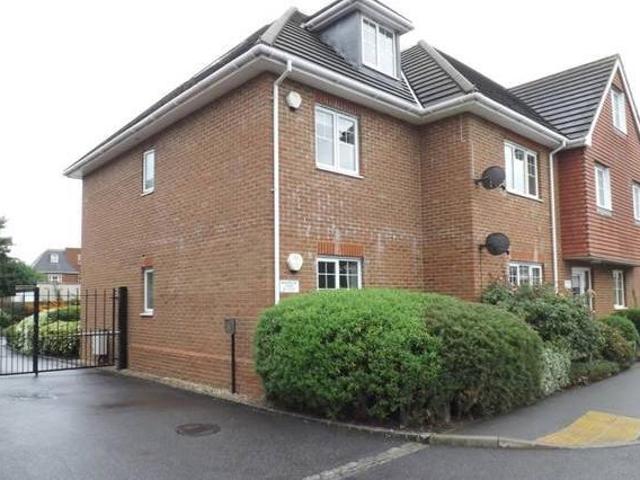 2 bedroom flat for rent in Russell Road WaltononThames KT12
