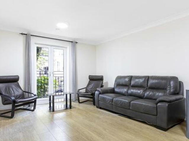 2 Bedroom Flat For Rent In Russelll Road, London