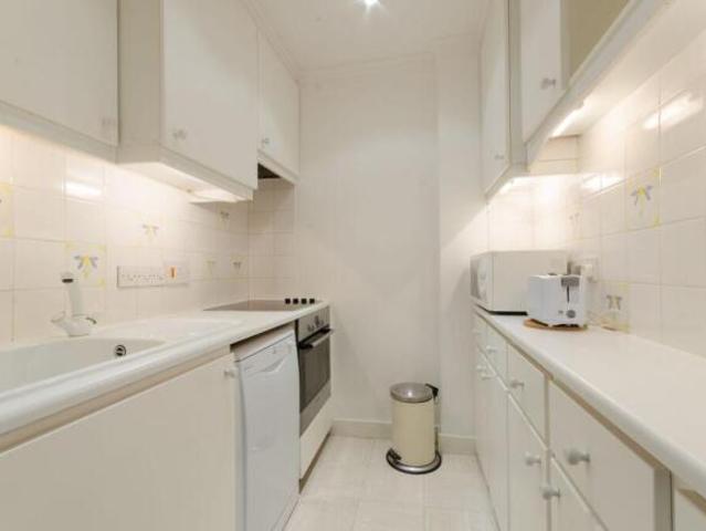 2 bedroom flat for rent in Rutland Gate, Knightsbridge, London, SW7