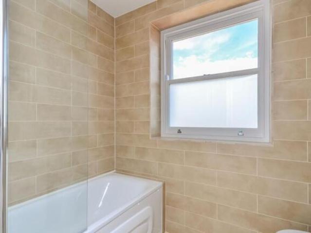 2 bedroom flat for rent in Rye Lane, Peckham, London, SE15