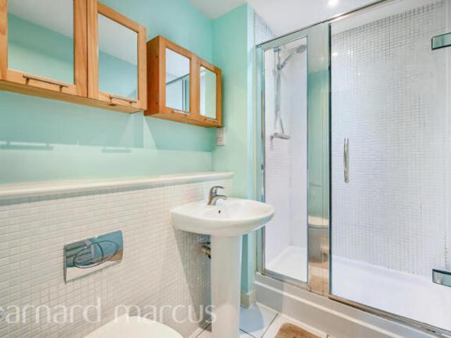 2 bedroom flat for rent in Scott Avenue, Putney, London, SW15