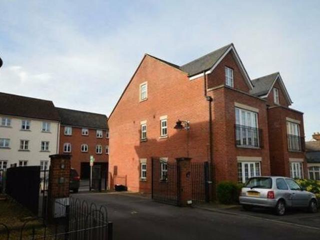 2 bedroom flat for rent in Scotts House Old Town SN1
