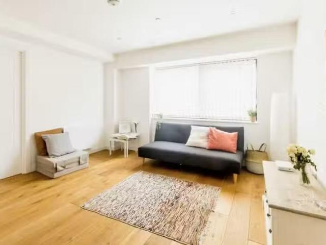 2 bedroom flat for rent in Scarbrook Road, Croydon, CR0