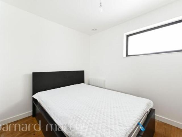 2 bedroom flat for rent in Scarbrook Road, CROYDON, CR0