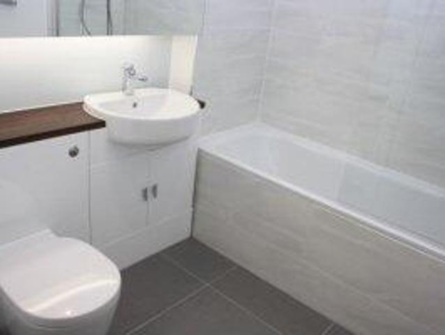 2 bedroom flat for rent in Sculpture House, 4 Killick Way, Stepney Green, London, E1