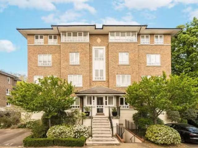 2 bedroom flat for rent in Samuel Gray Gardens, Kingston Upon.