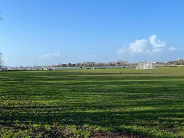 2 bedroom flat for rent in Sandbanks Road, Poole, BH14