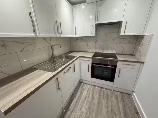 2 bedroom flat for rent in Sandgate Road, Folkestone, CT20