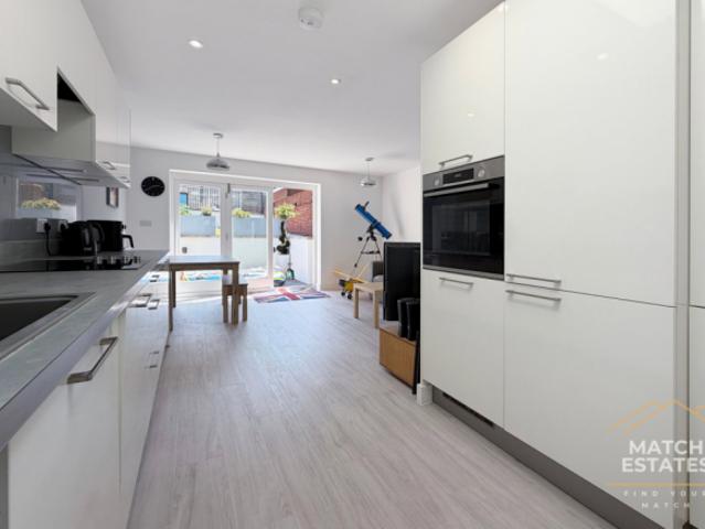 2 bedroom flat for rent in Sandgate Road, Folkestone, Kent, CT20