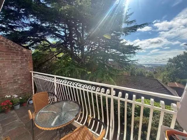 2 bedroom flat for rent in Sandecotes Road, Lower Parkstone, B.