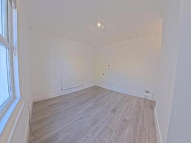 2 bedroom flat for rent in Sandown Road, Brighton BN2