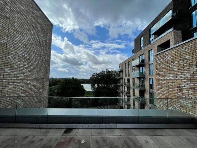 2 bedroom flat for rent in Sandpiper Building, Newnton Close, London, N4
