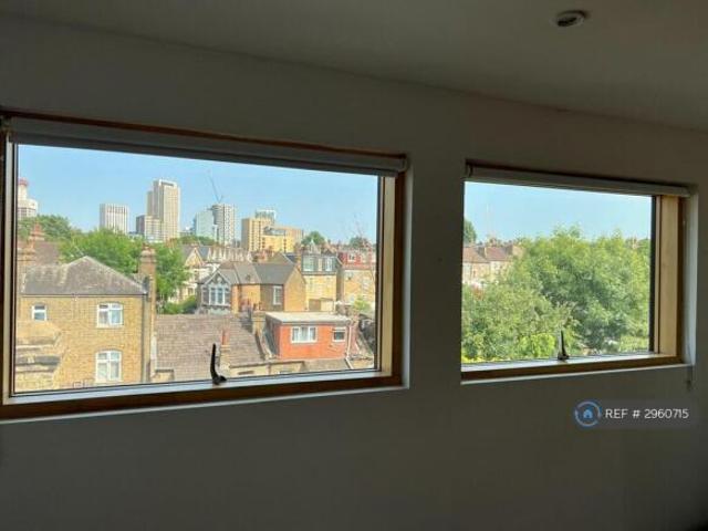 2 bedroom flat for rent in Sandrock Road, London, SE13
