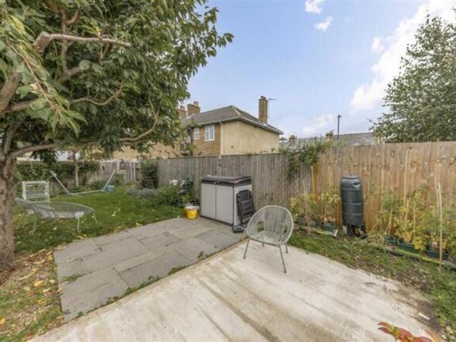 2 bedroom flat for rent in Sandycombe Road, Kew, TW9
