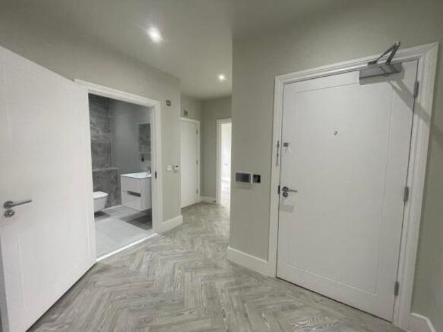 2 bedroom flat for rent in Sandycombe Road, London, TW9