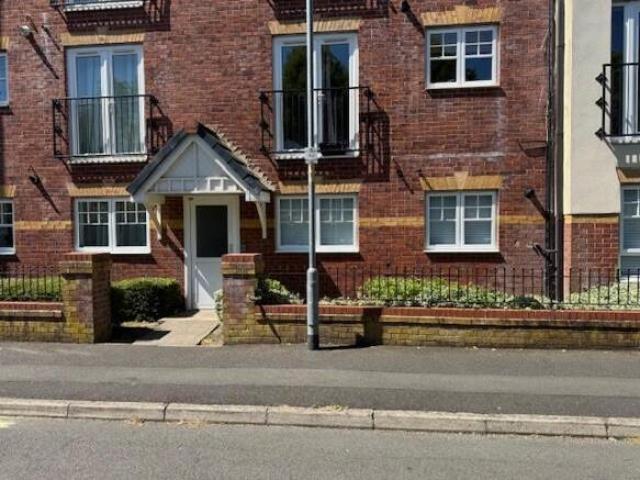 2 bedroom flat for rent in Sandycroft Avenue, Wythenshawe, Manchester, M22