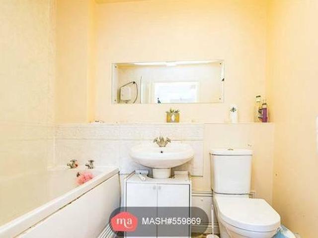 2 bedroom flat for rent in Sannders Crescent DY4