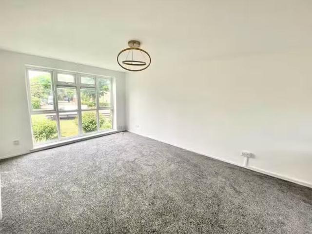 2 bedroom flat for rent in Sansom Road, E11
