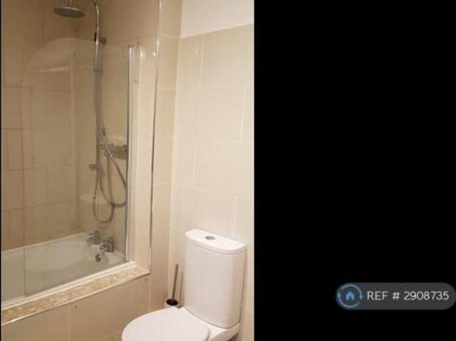 2 bedroom flat for rent in Saffron Close, Reading, RG6