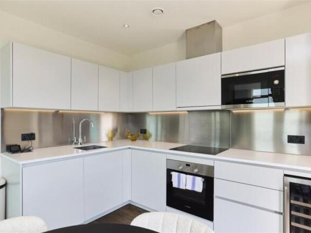 2 bedroom flat for rent in Salusbury Road, London, NW6